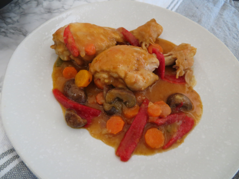 Pollo en salsa - receta clásica RootsandCook