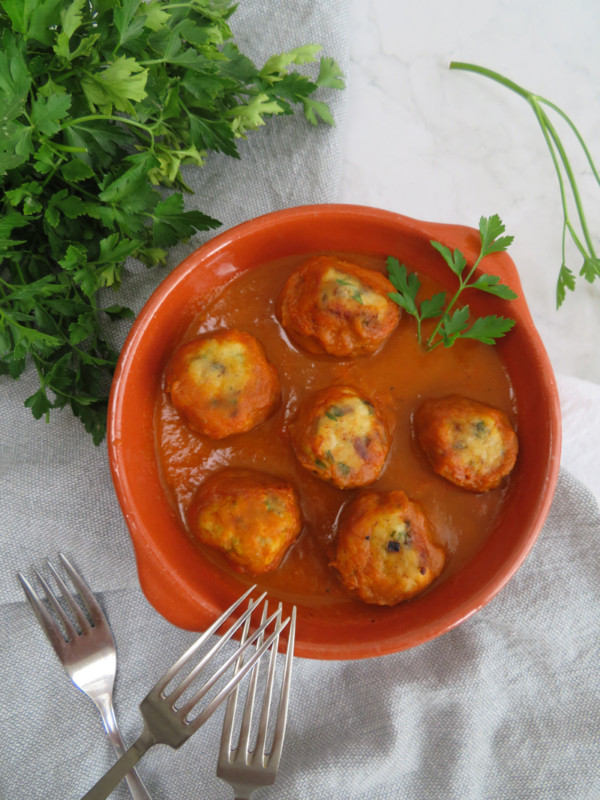 May Produce Guide - What is in season? - RootsandCook