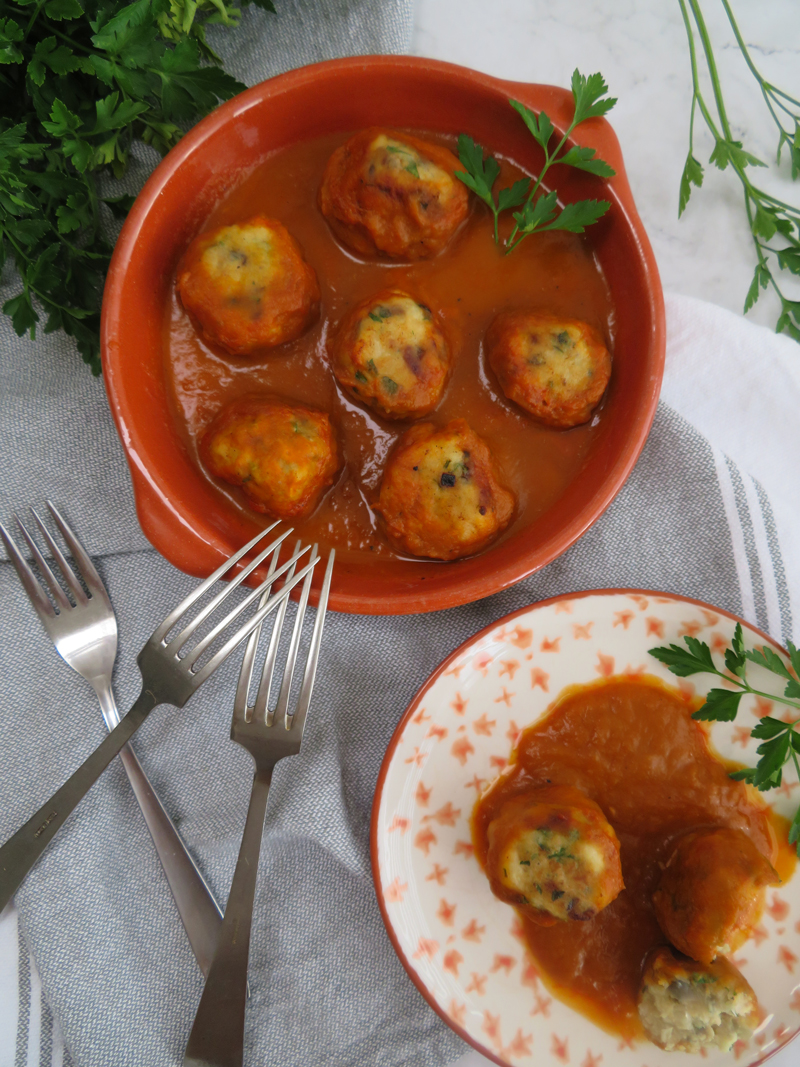 Cod meatballs with piquillo sauce - RootsandCook