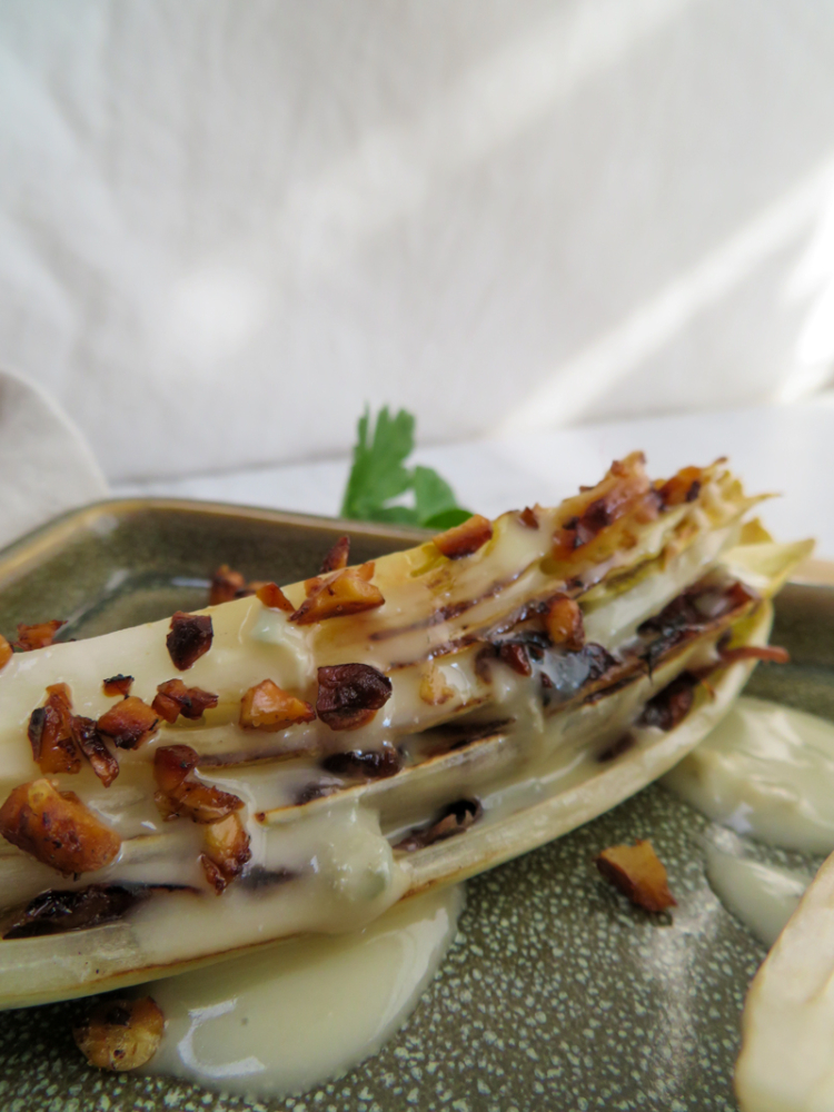 Grilled endive with Gorgonzola and caramelized onion - RootsandCook