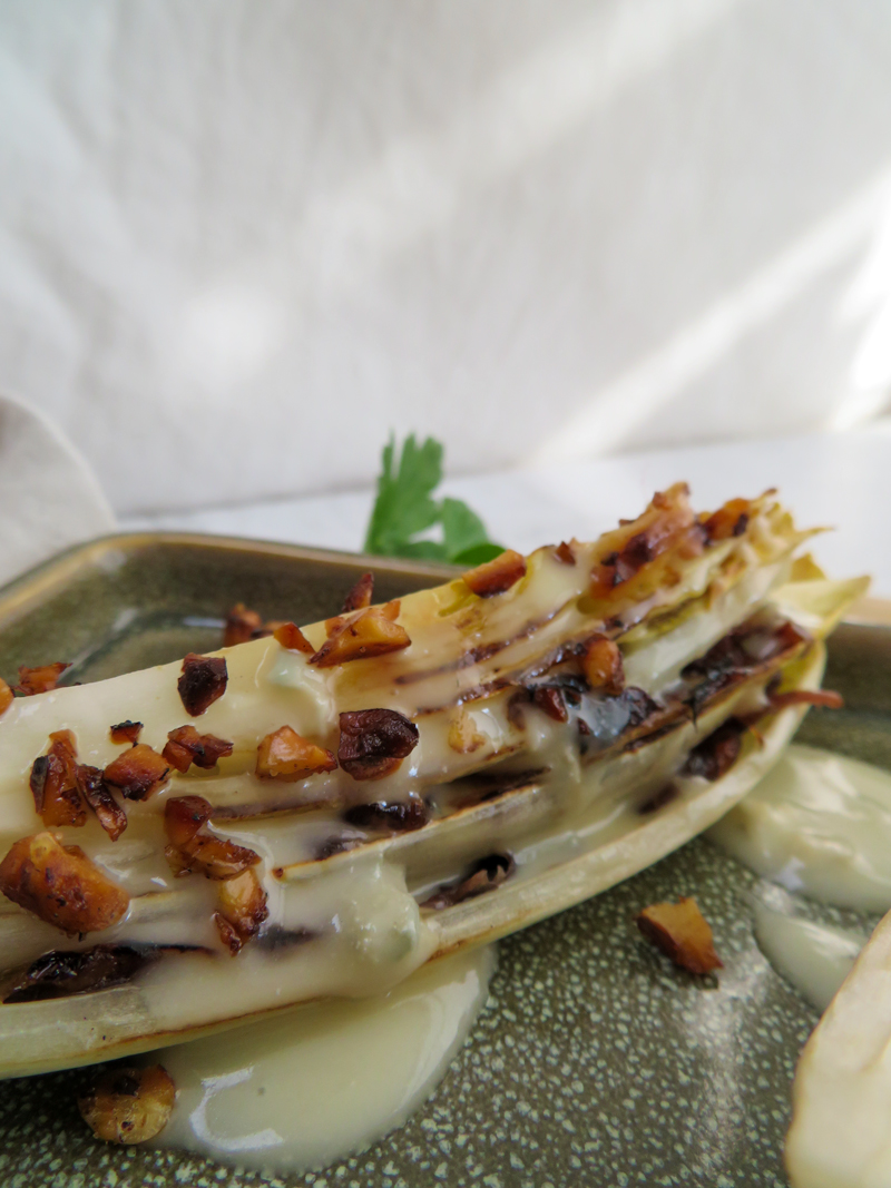 Grilled endive with Gorgonzola and caramelized onion - RootsandCook