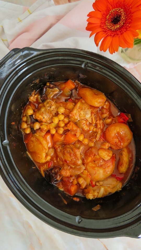 Slow cooker Iberian pork cheek with port wine - RootsandCook