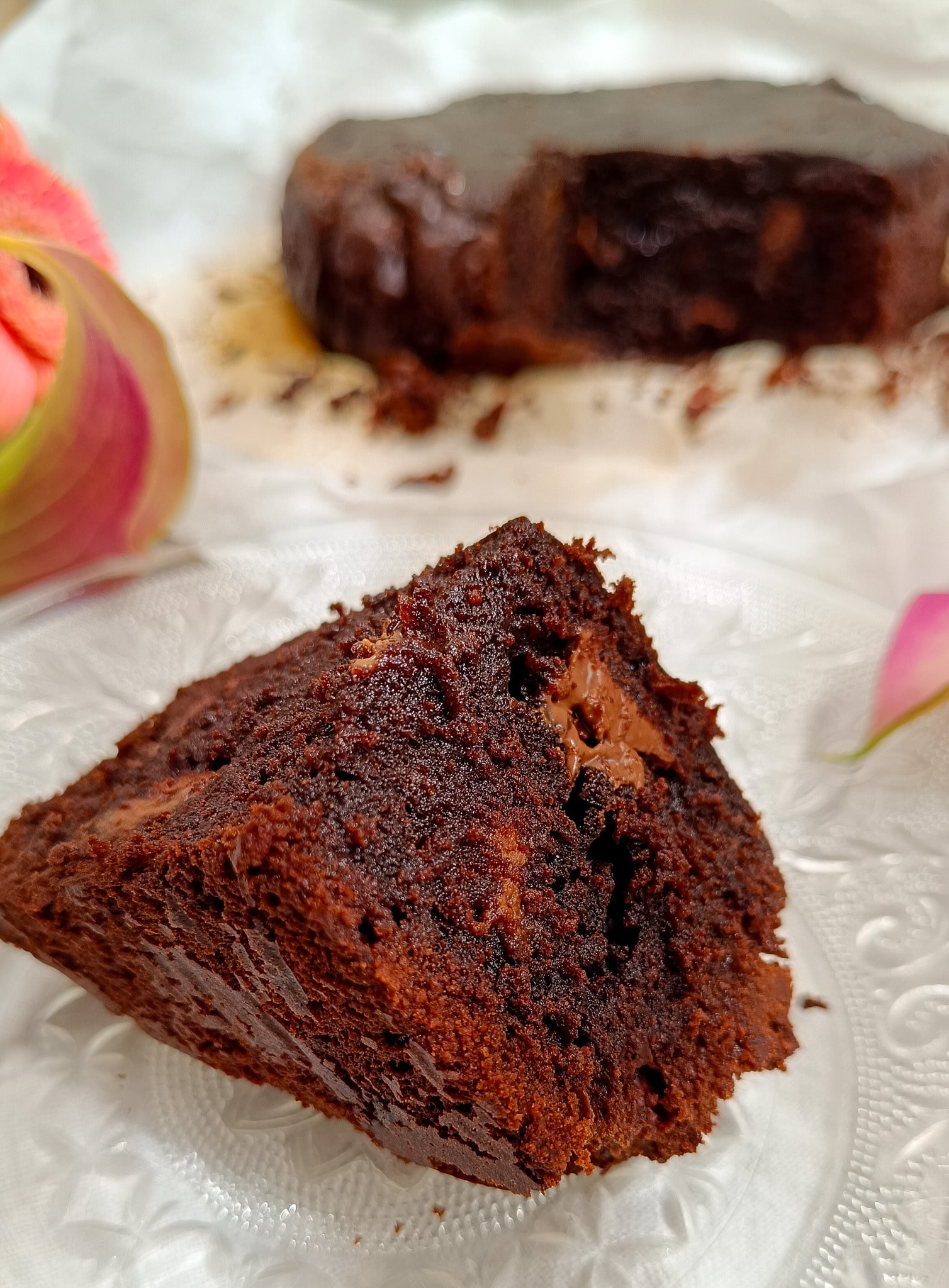 Easy slow cooker brownies - gooey and with lots of chocolate - RootsandCook