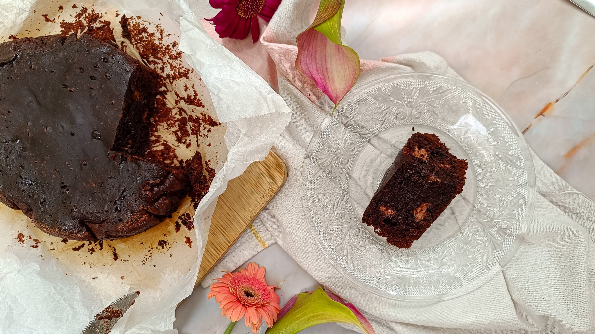 Easy slow cooker brownies - gooey and with lots of chocolate - RootsandCook