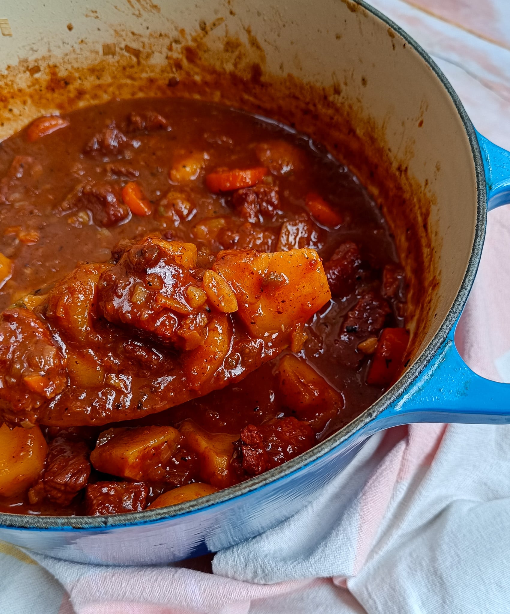 Dutch oven beef stew - RootsandCook